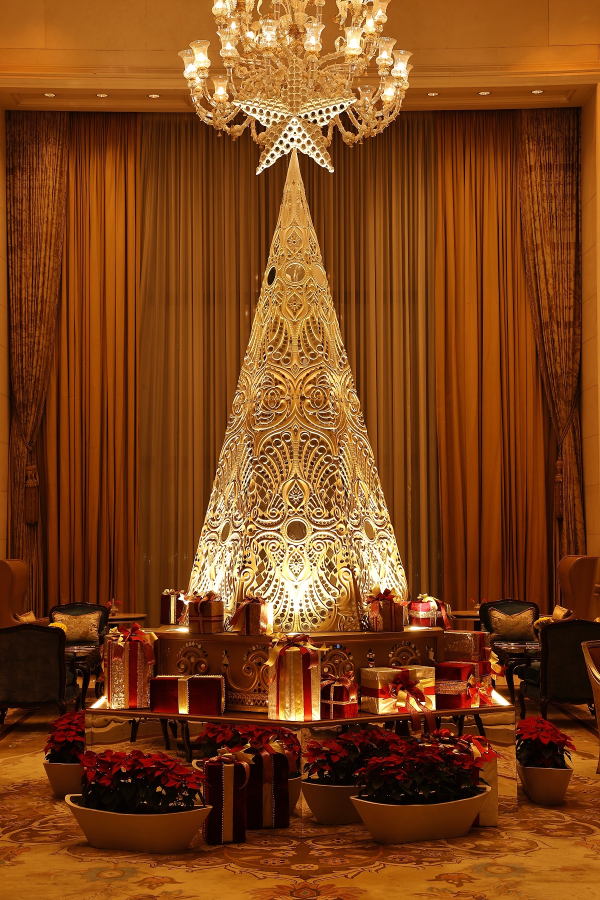 THE LEELA UNVEILS MIRRORS OF HOPE: LIPPAN ART CHRISTMAS TREES CRAFTED ...